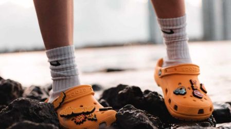 Historia de los Crocs: cómo un zapato se convirtió en ícono global