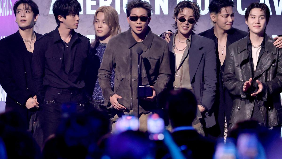 BTS es nombrado Artista del Año en los American Music Awards y agradece ...