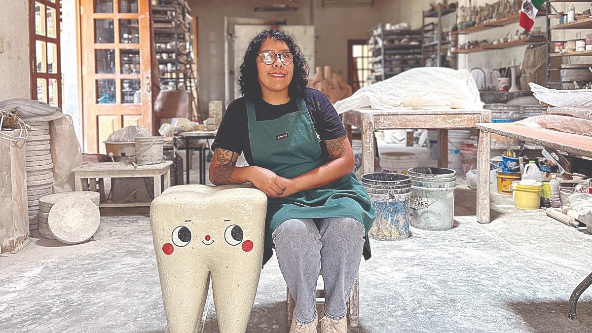 Mari Garnica crea piezas de cerámica con sarcasmo y humor