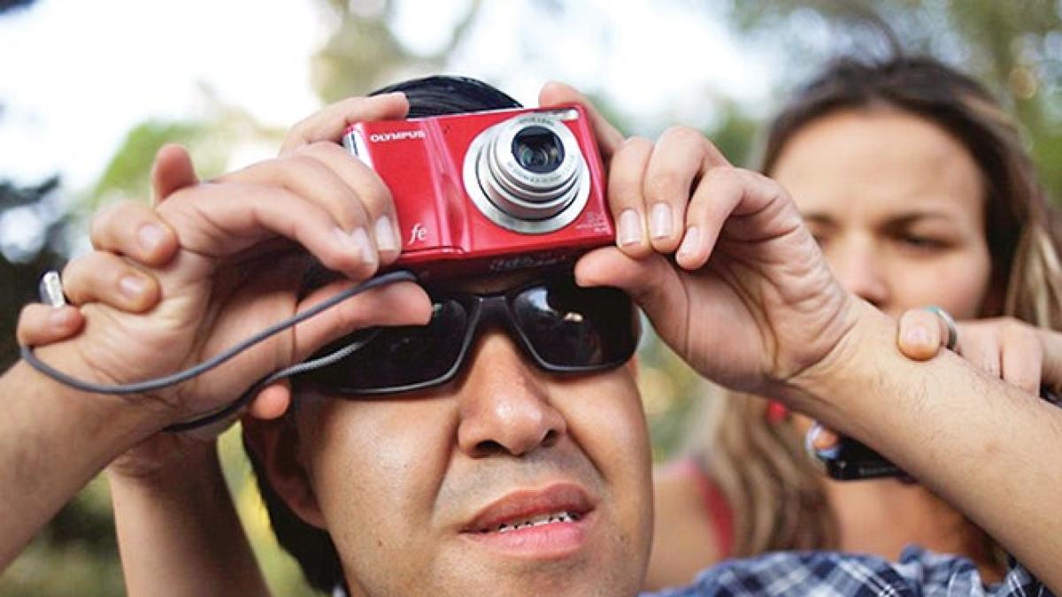 Asociación imparte talleres de fotografía para ciegos