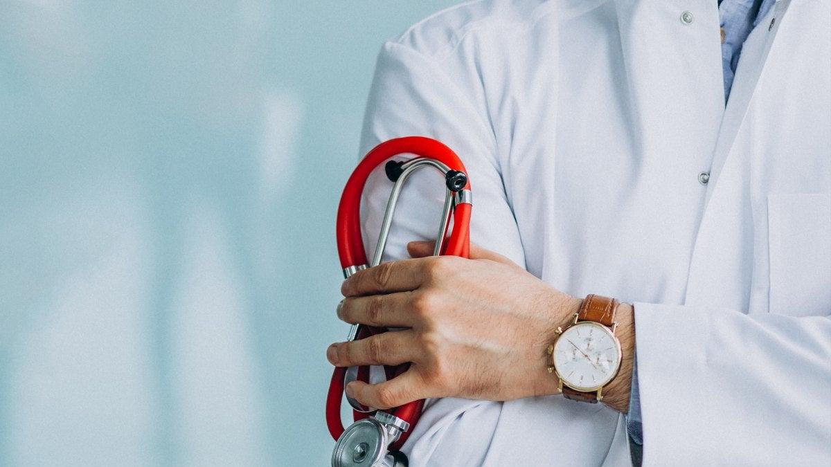 ¿Cuántos años dura la carrera de medicina y cuándo es el Día del Médico ...