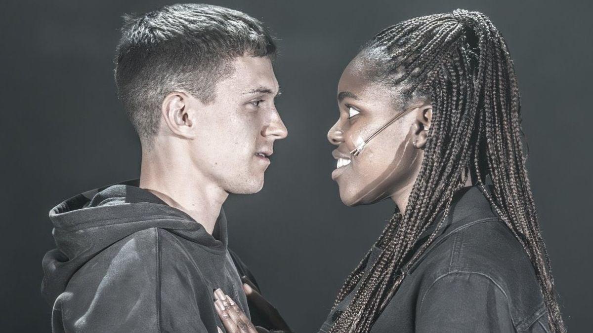 Tom Holland y Francesca Amewudah-Rivers protagonizan "Romeo y Julieta ...