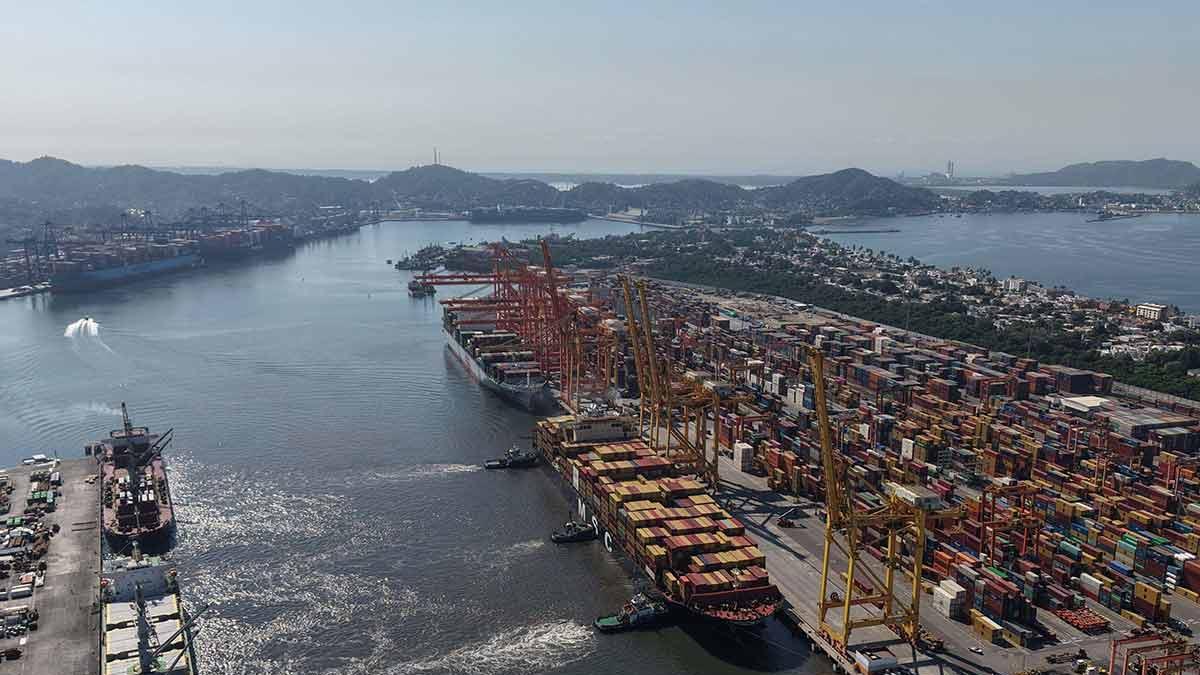 Puerto de Manzanillo transporta más de un millón de contenedores en el 2024