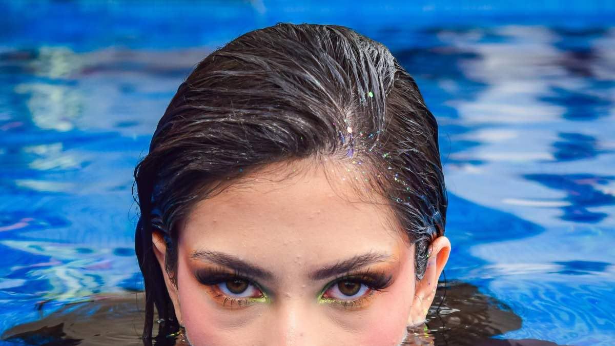 ¿Usas lentes de contacto? Esto te puede pasar si te metes a nadar con ellos