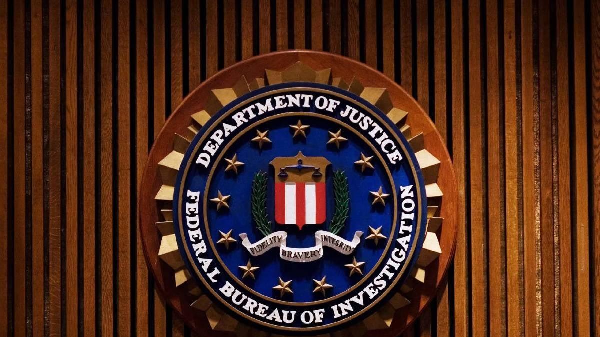 El FBI abre investigación penal contra su exdirector: informe