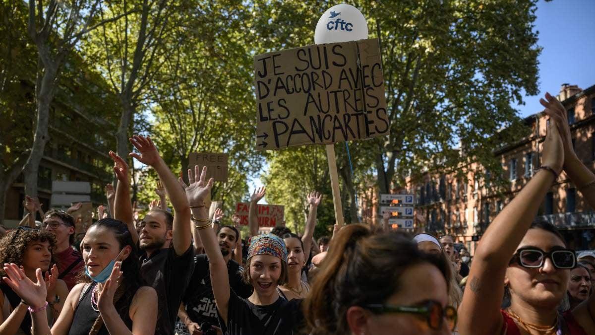 Cientos de miles de personas protestan en Francia contra la "austeridad"