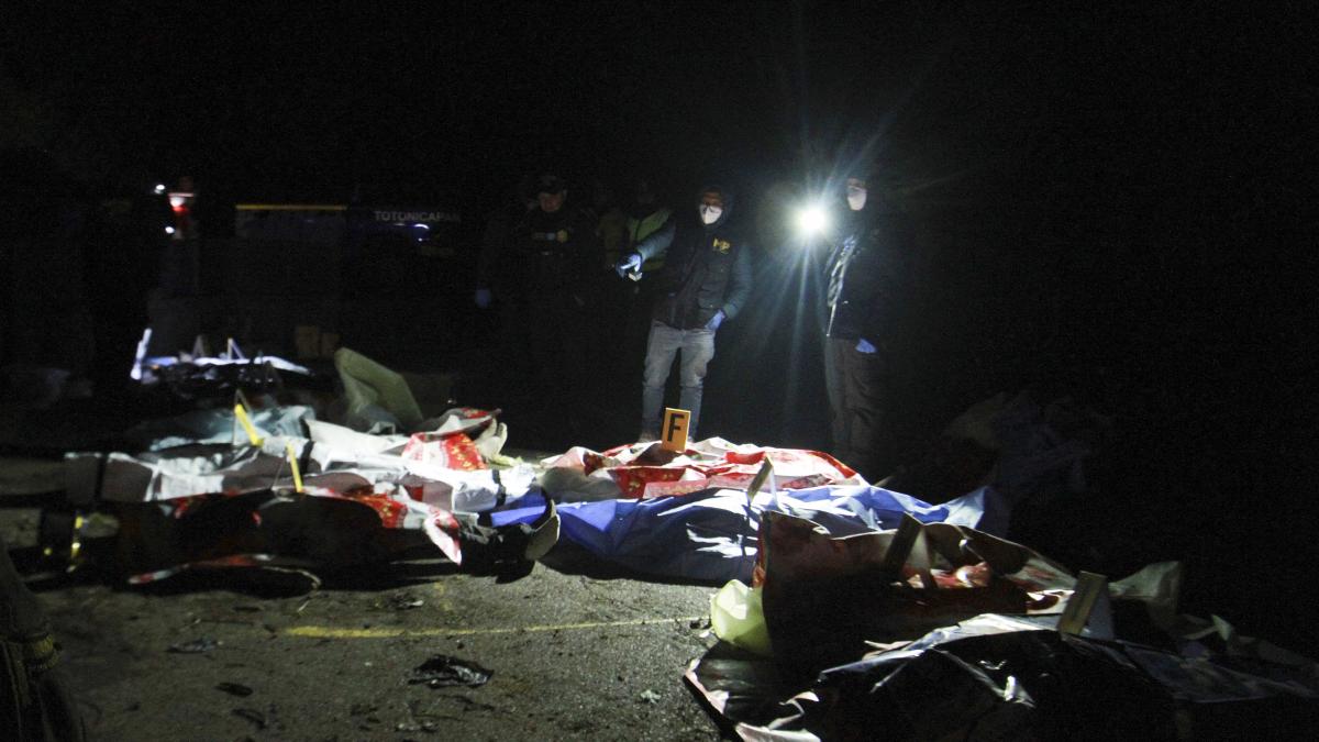 Autobús cae a barranco en Guatemala: 15 muertos