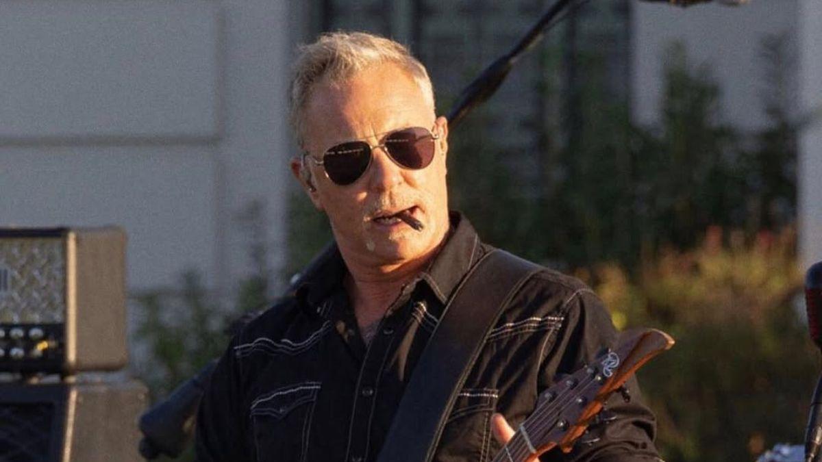 Critican a vocalista de Metallica por practicar caza deportiva en ...