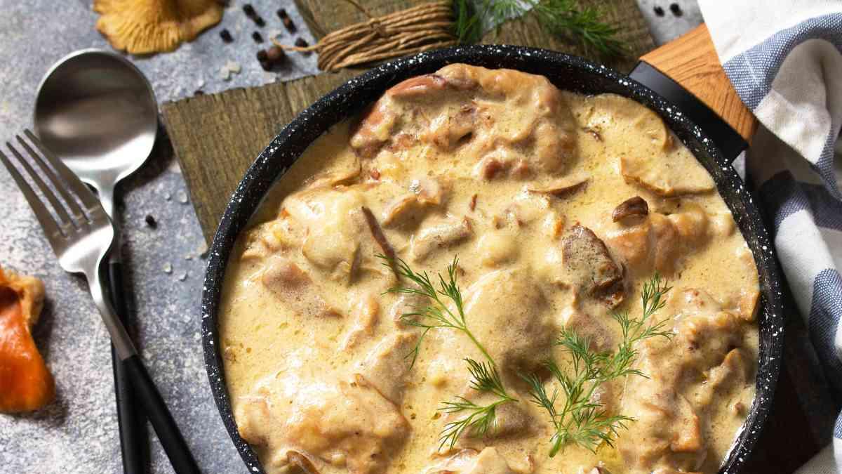 Pechugas de pollo en crema de chipotle, el sazón mexicano en un platillo