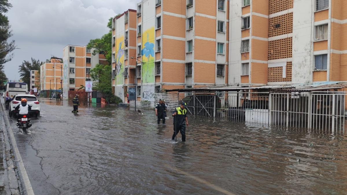 Nueva mega fuga en Iztapalapa provoca desperdicio de miles de litros de ...